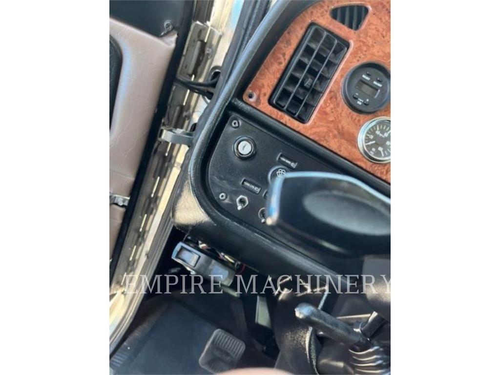 2005 Peterbilt (OBSOLETE) CRANE TK For Sale - 30,000 USD | Cat Used