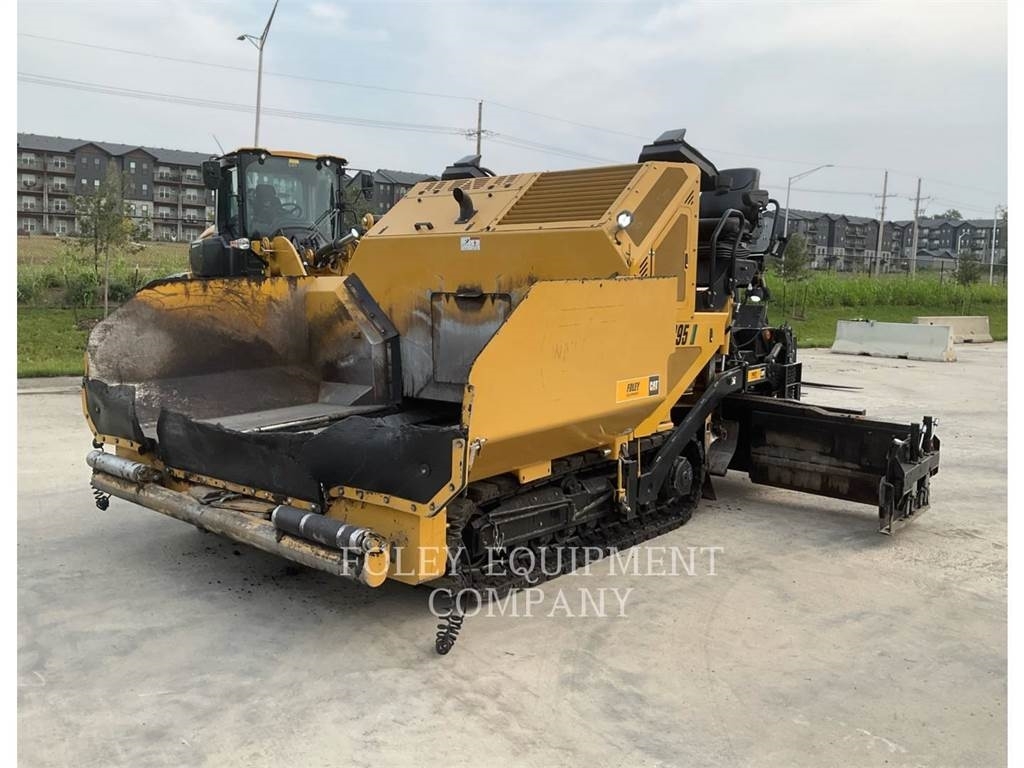 Weiler P395 - 沥青摊铺机 - 建筑设备 - CATERPILLAR WORLDWIDE