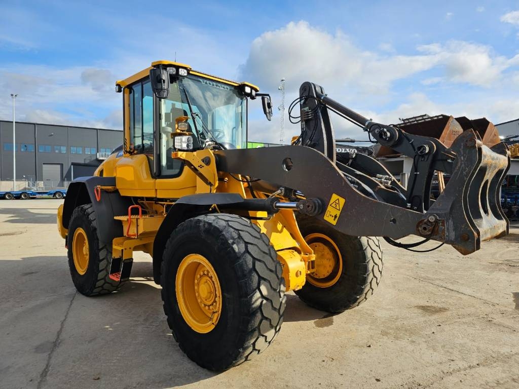 Buy Used Volvo L90H Wheel loader for sale in Stockholm, Sweden · PAN ...