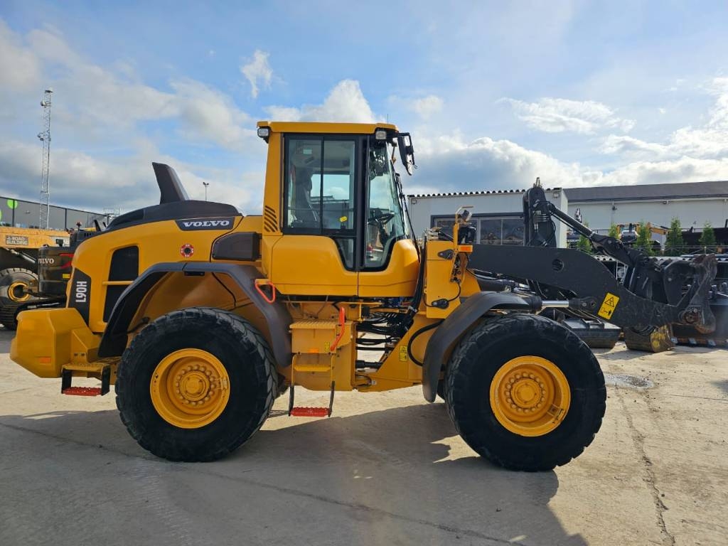 Buy Used Volvo L90H Wheel loader for sale in Stockholm, Sweden · PAN ...