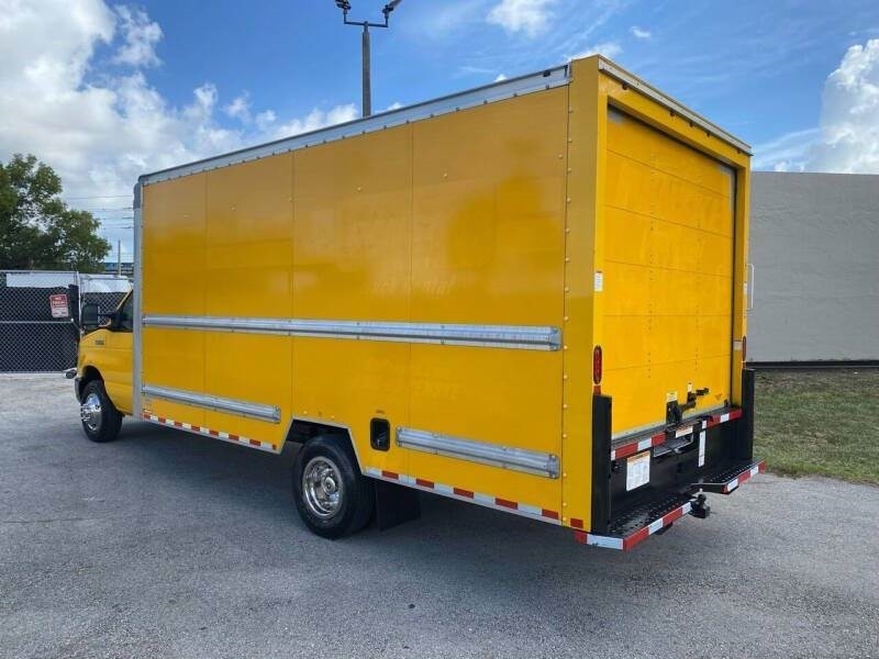 Ford ECONOLINE E350 16 FT**BOX TRUCK*LOADING RAMP*