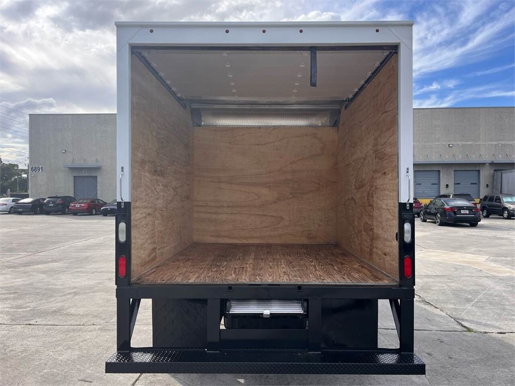 Ford F350 SD DRW 10 FT *BOX TRUCK* LOADING RAMP