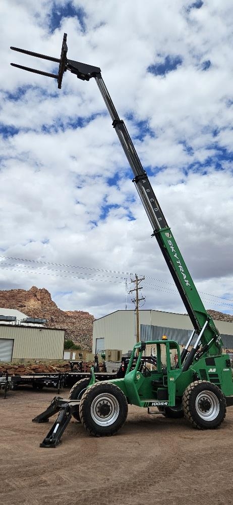 JLG 10054