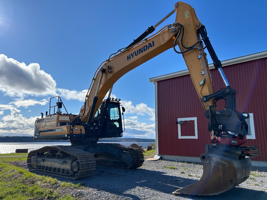 Hyundai HX 300 HW | Polar Machine Trading