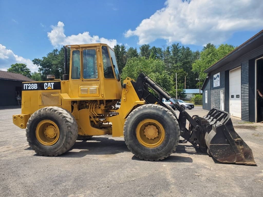 CAT IT 28 B