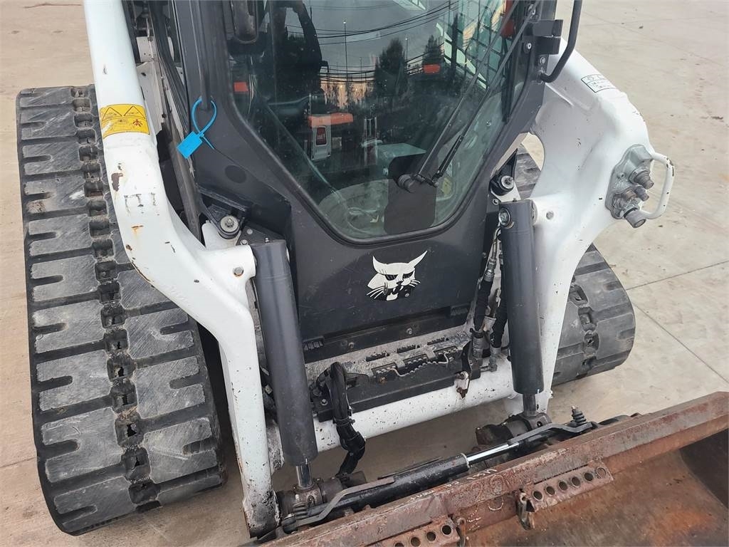Bobcat T76