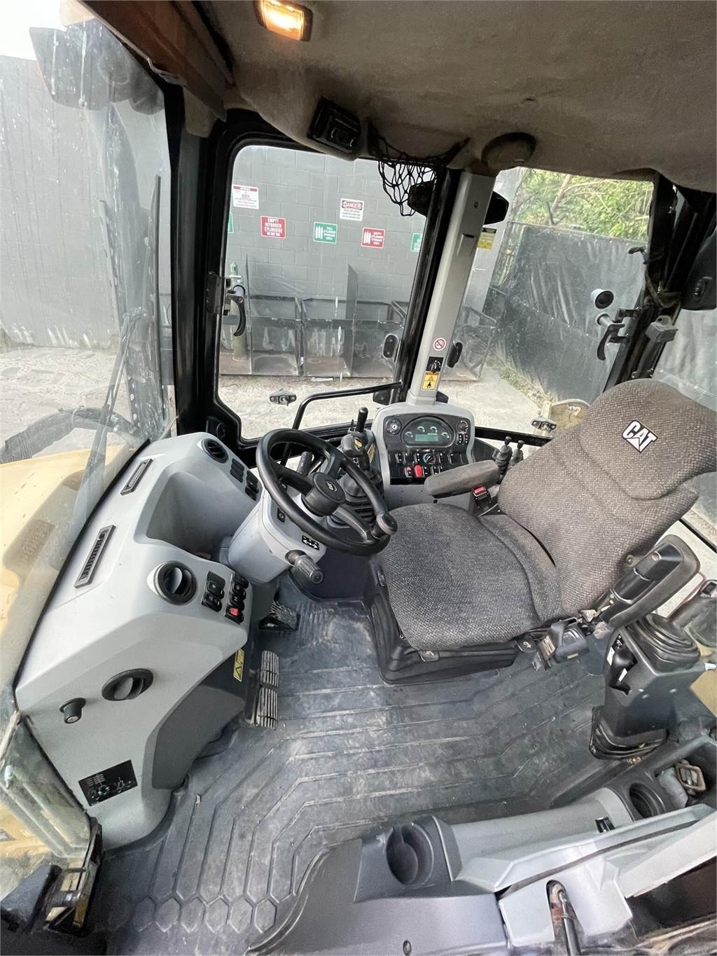 CAT 420F2 IT