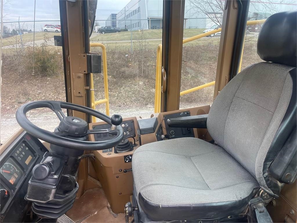 CAT 815F