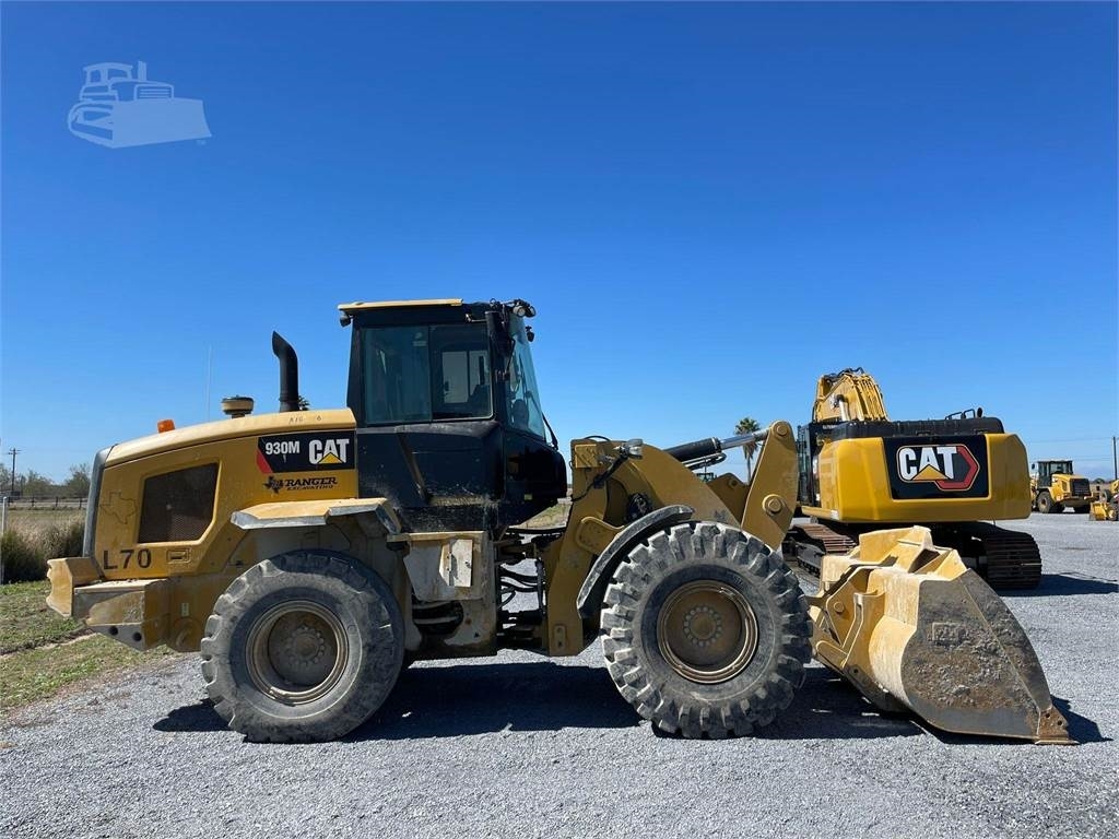 CAT 930M