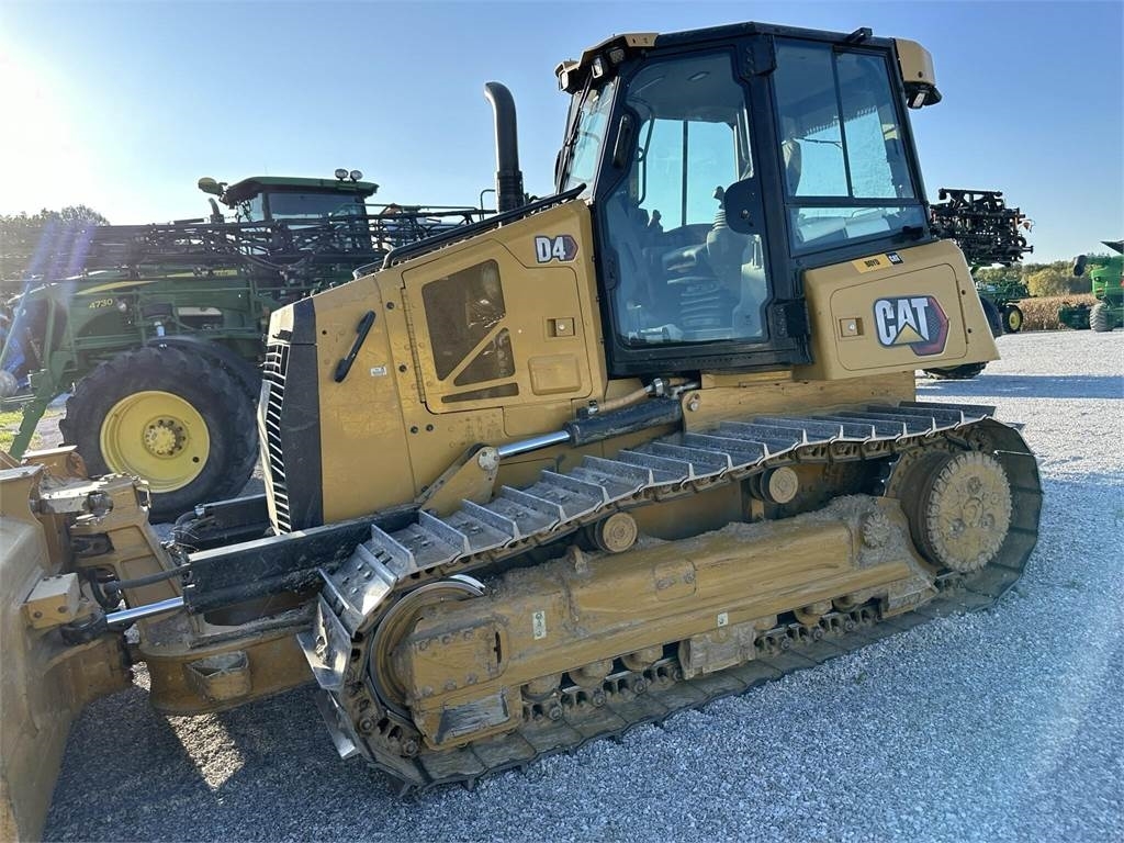 CAT D4