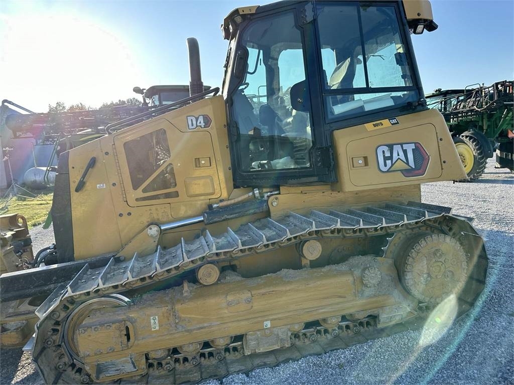 CAT D4