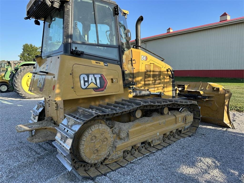CAT D4