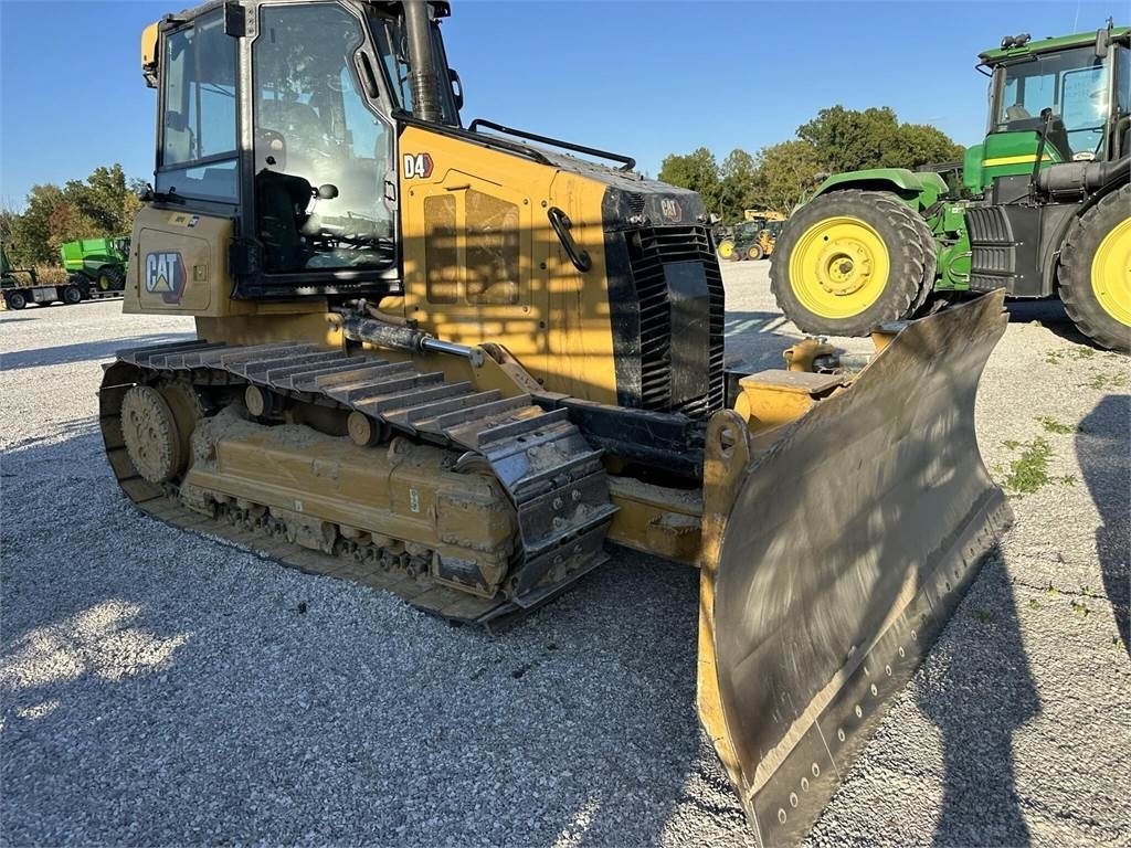 CAT D4