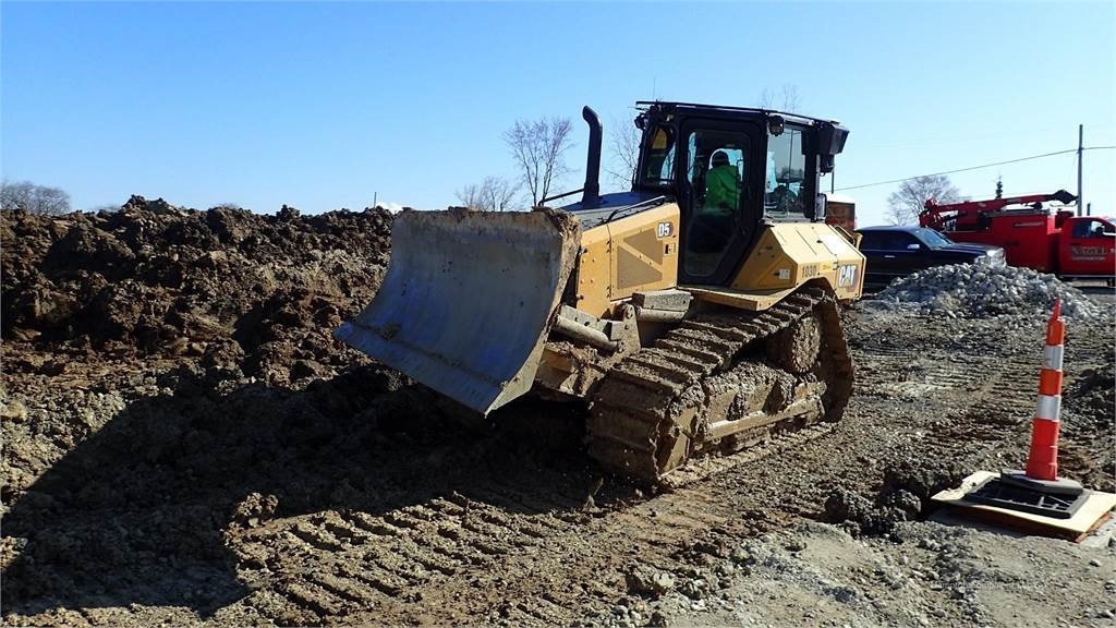 CAT D5