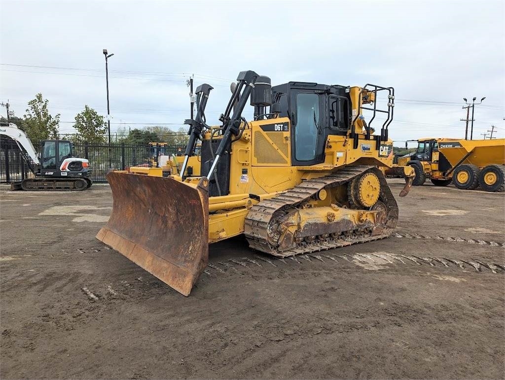 CAT D6T XL