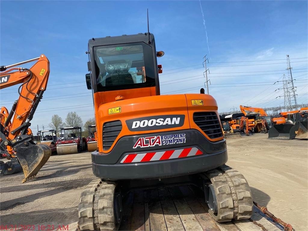 Doosan DX63-3
