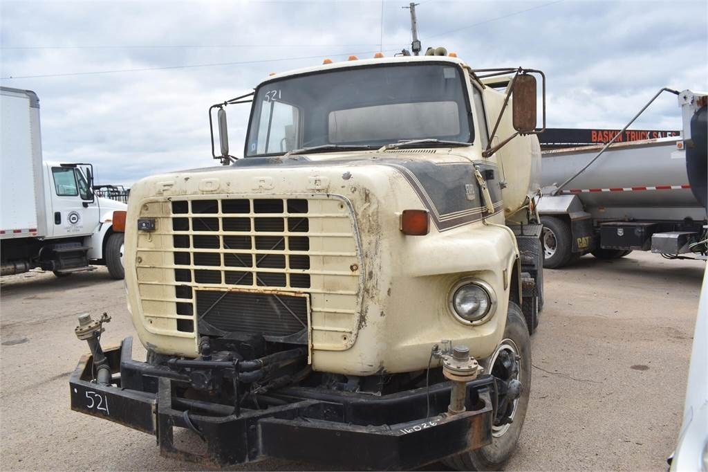 Ford L8000