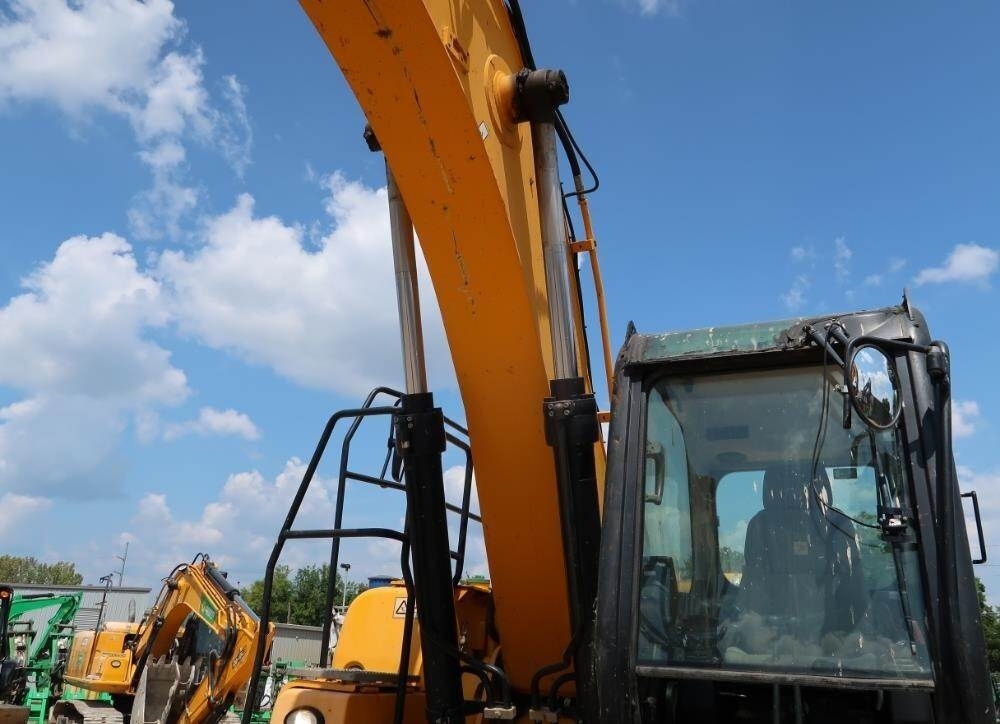 JCB JS160