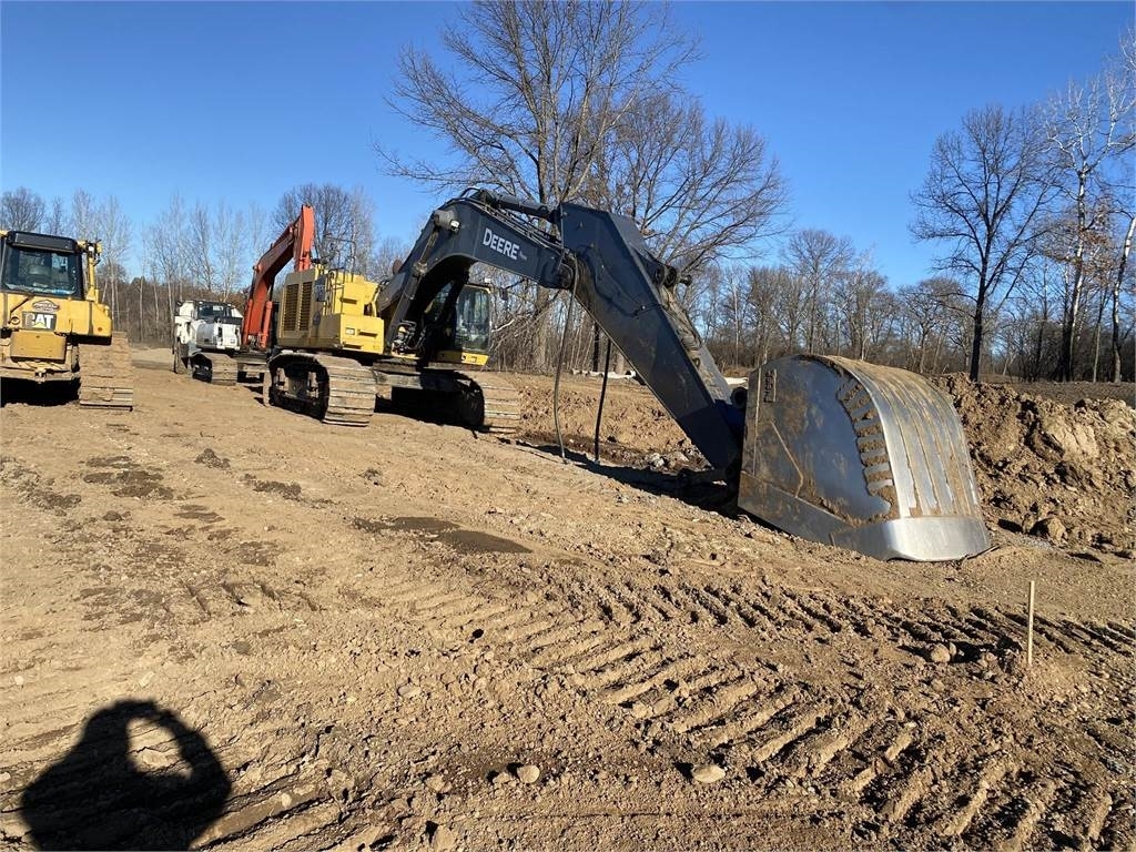 John Deere 670G LC