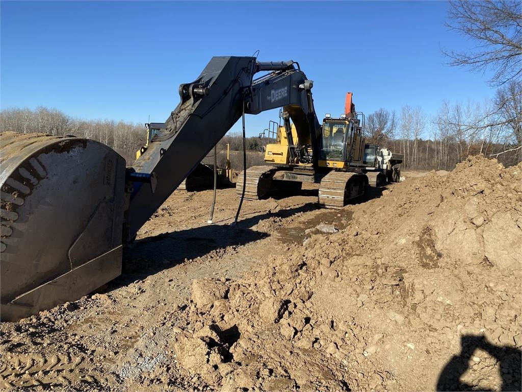 John Deere 670G LC