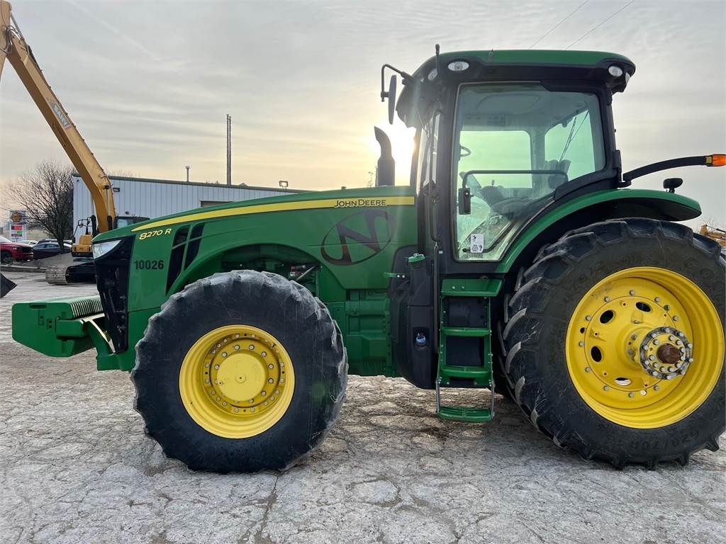 John Deere 8270R