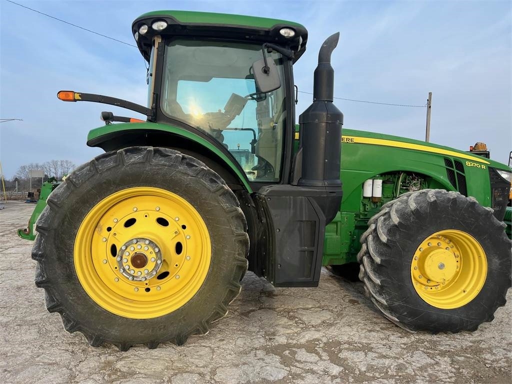 John Deere 8270R