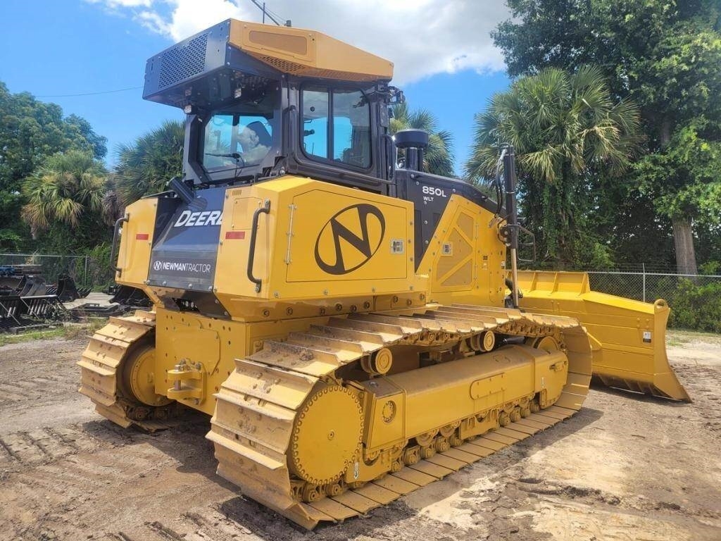John Deere 850L WLT