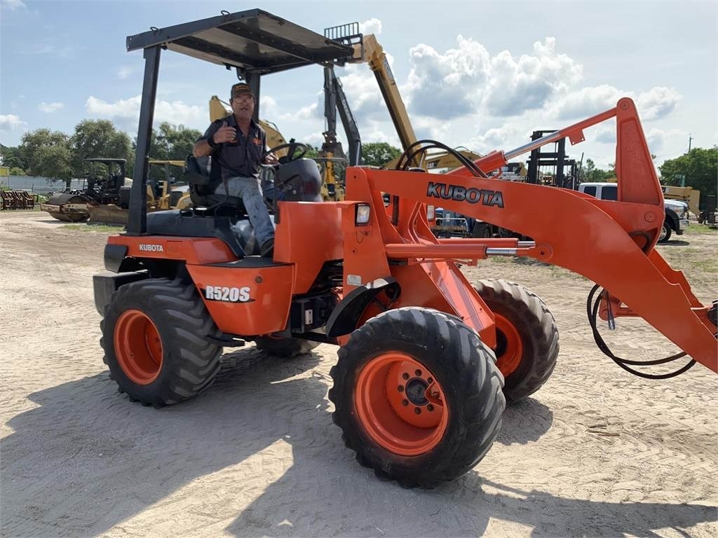 Kubota R520
