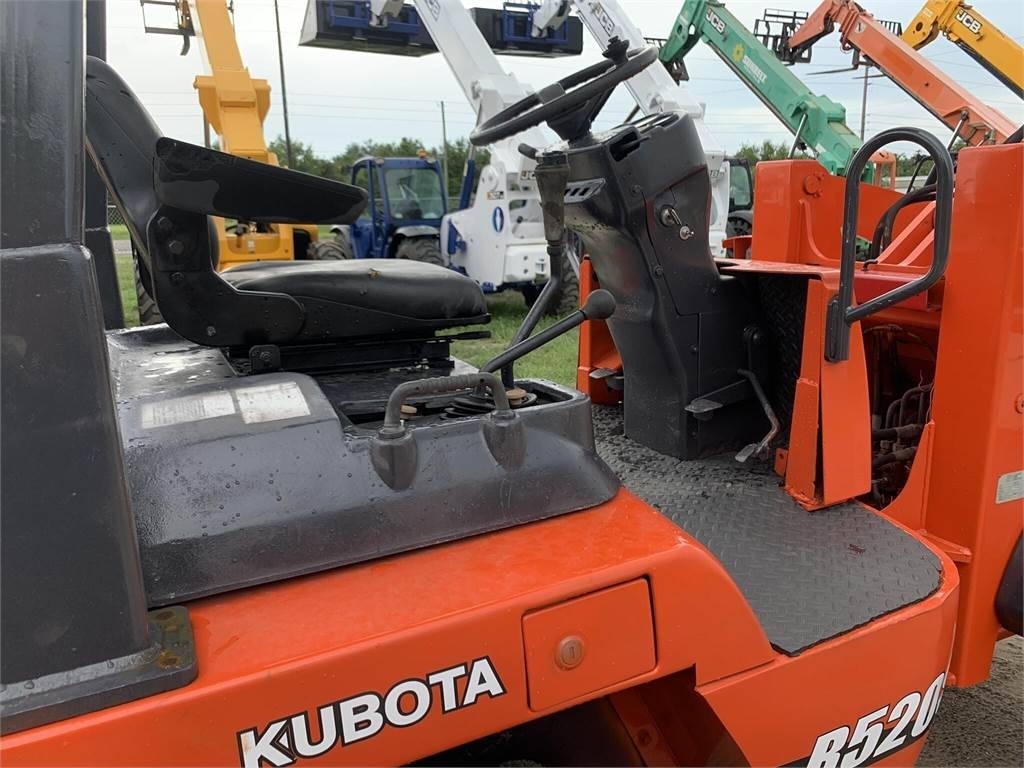 Kubota R520