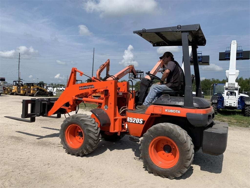 Kubota R520