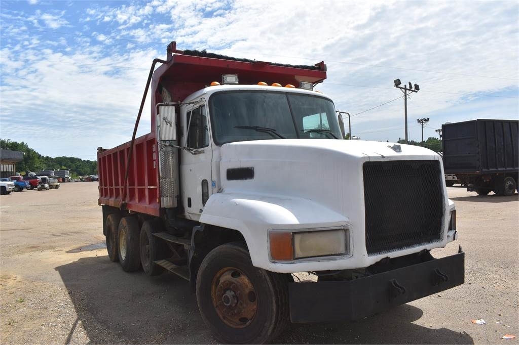 Mack CH613