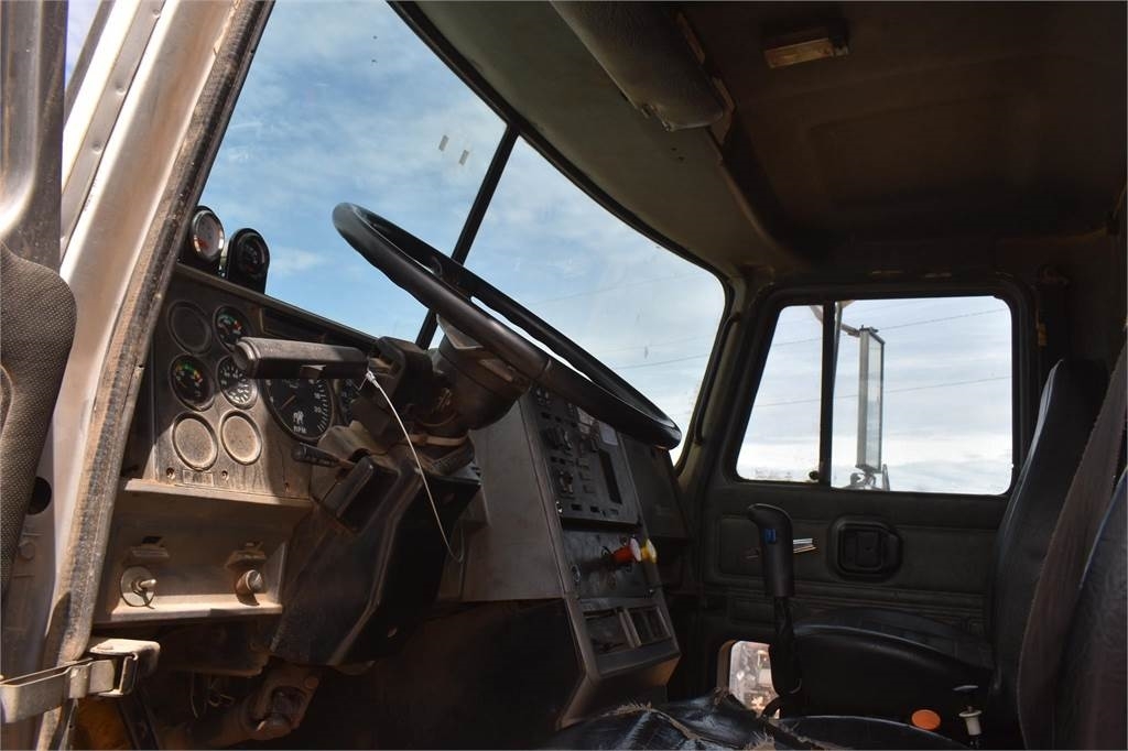 Mack CH613