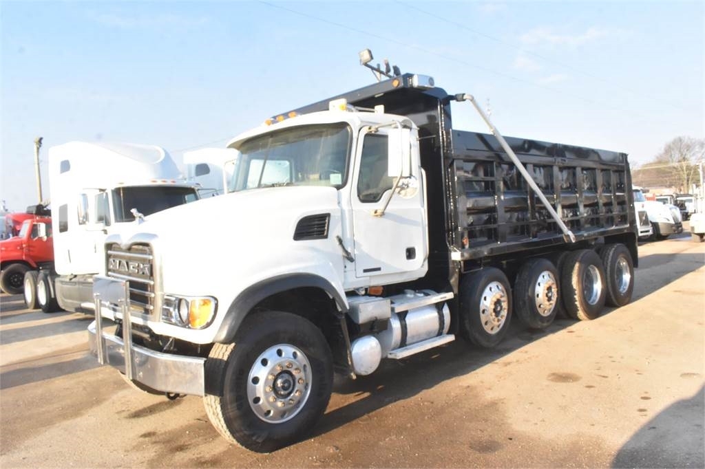 Mack GRANITE CV713