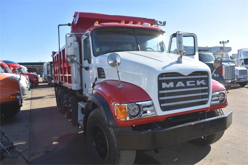 Mack GRANITE CV713