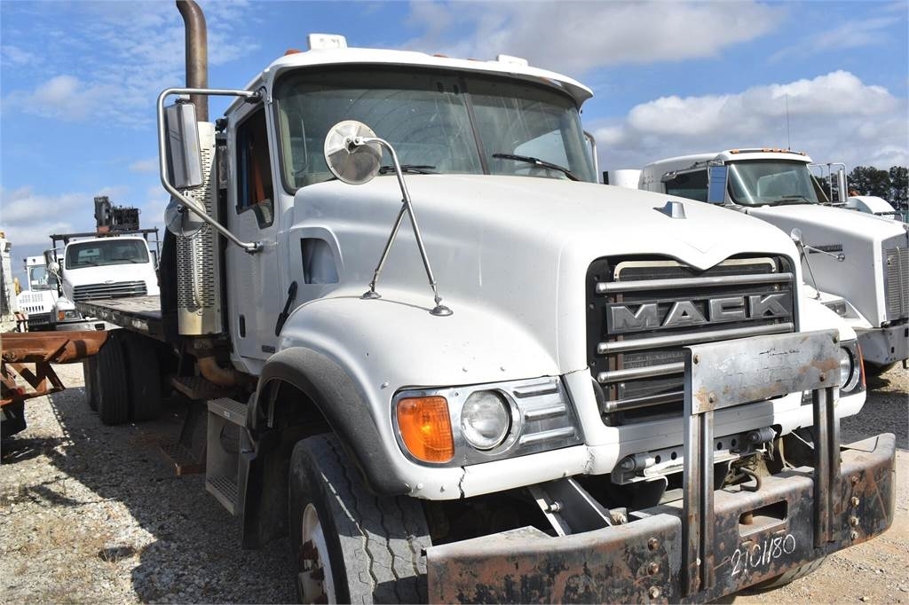 Mack GRANITE CV713