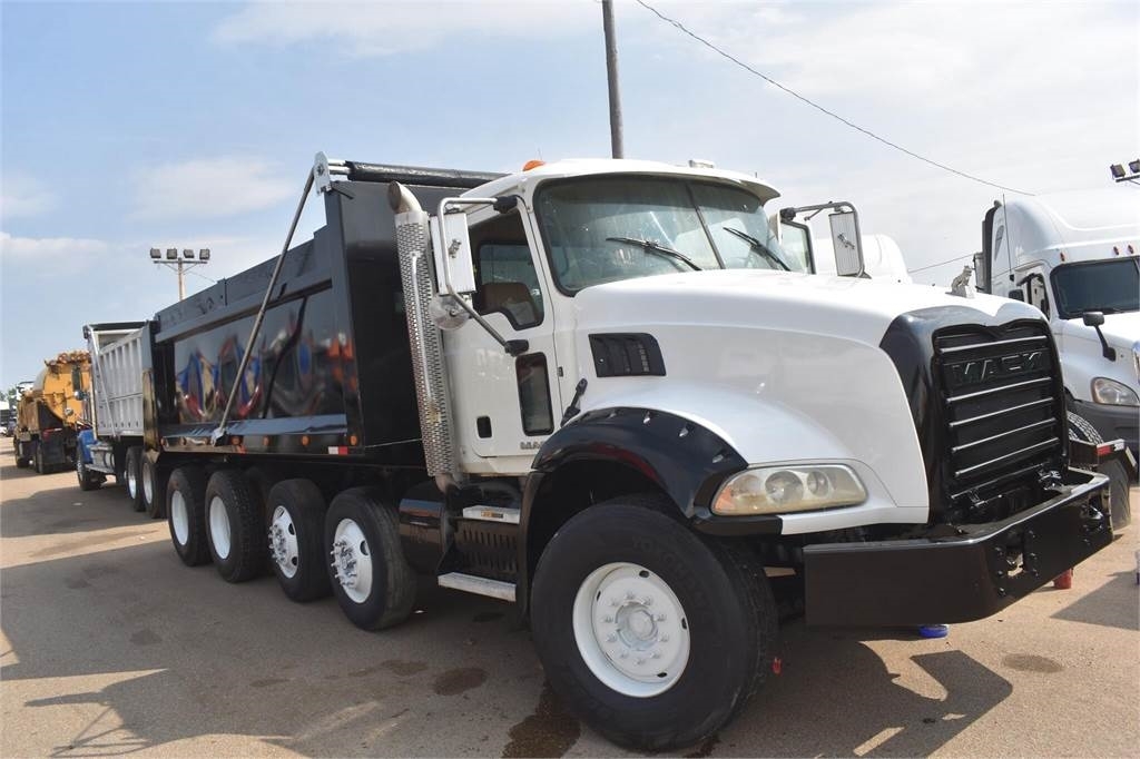 Mack GRANITE GU813