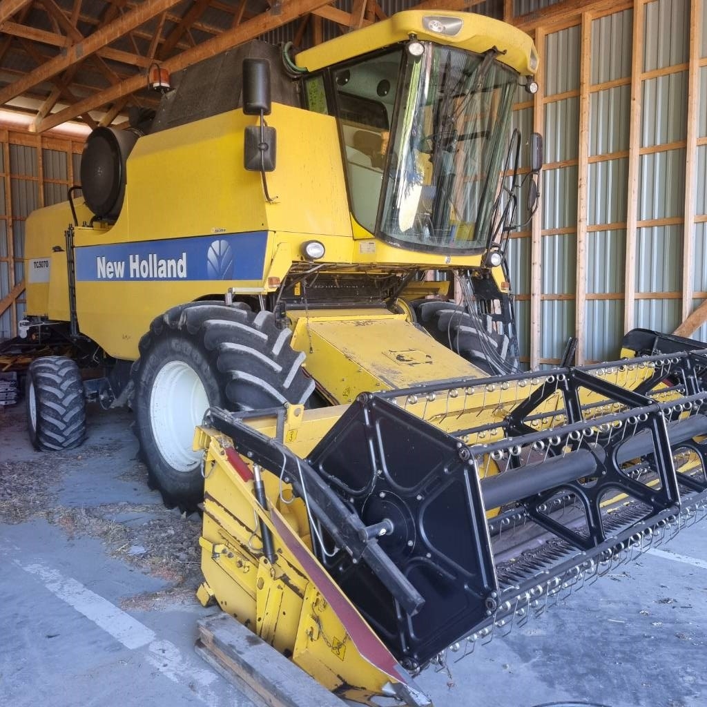 New Holland TC 5070 - Skördetröskor - Lantbruk - Begagnade maskiner