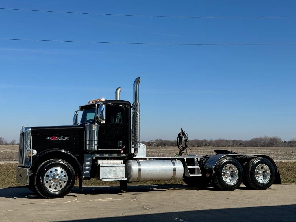 Peterbilt 389