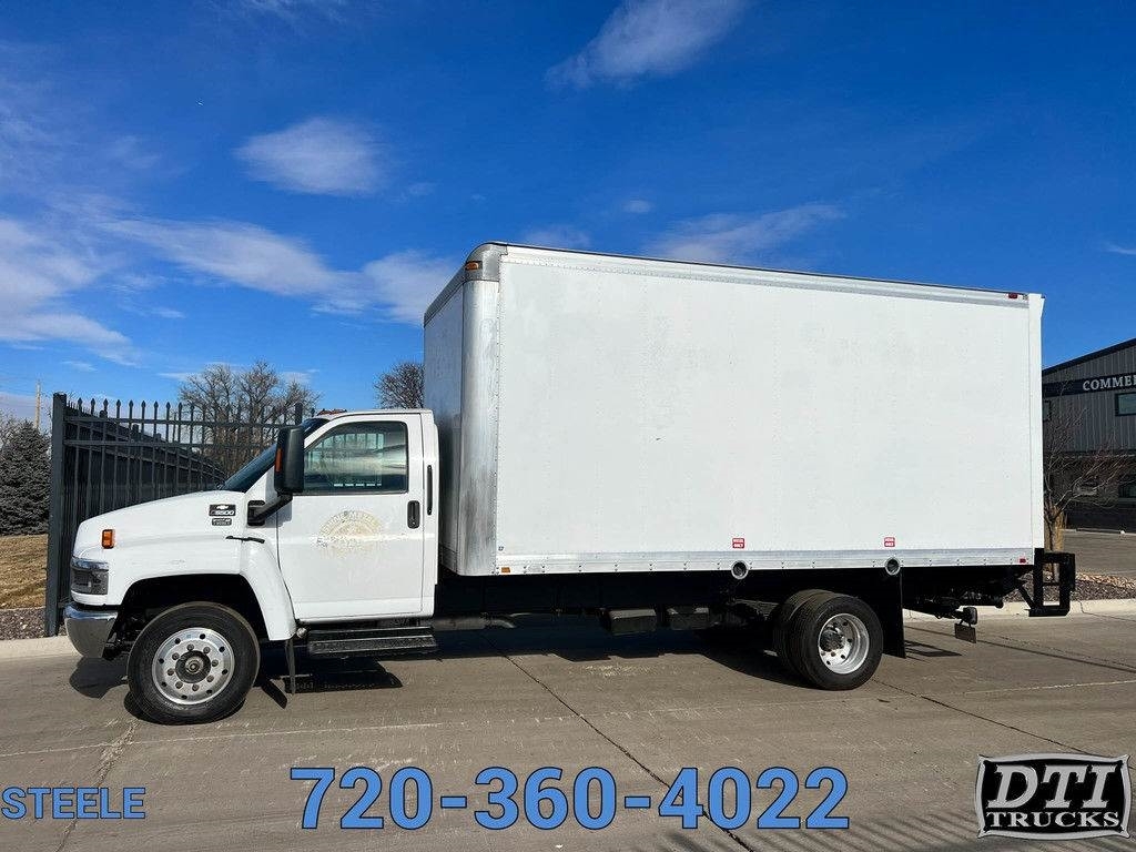 Chevrolet C5500 18' Box Truck, Under CDL