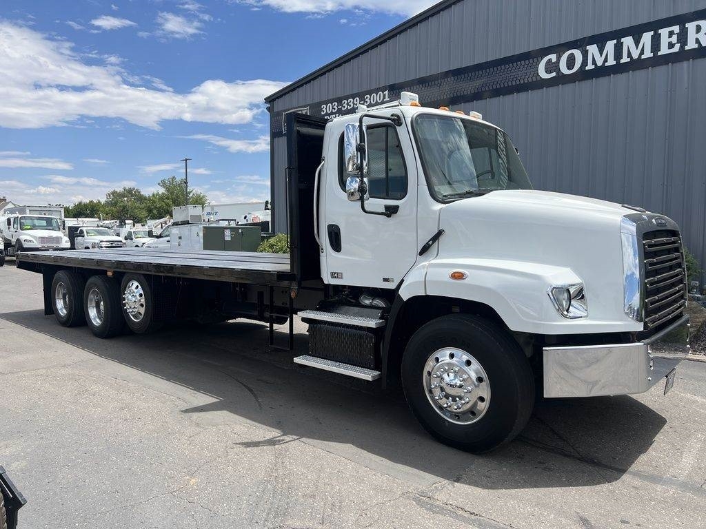 Freightliner 114SD, 28' Tri-Axle Flatbed