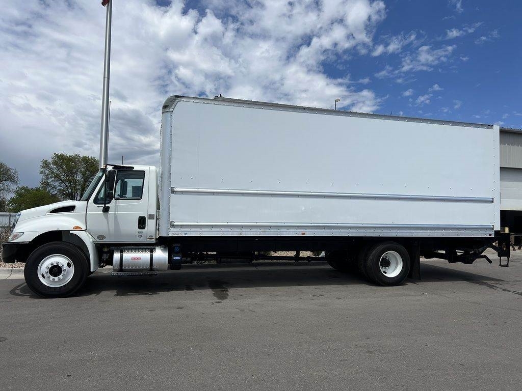 International 4300 26Ft Long 102 Wide Van Truck, Diesel, Auto Tr