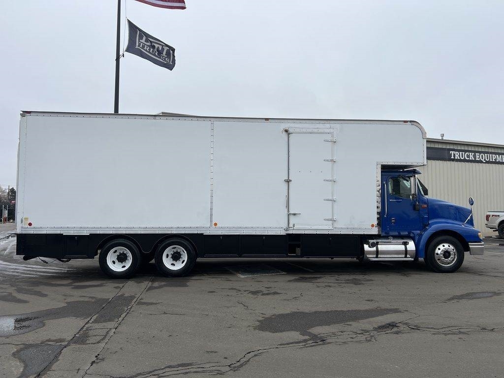 International 9200i, 33' Tandem Box Truck, 4,400 Lbs. Liftgate,