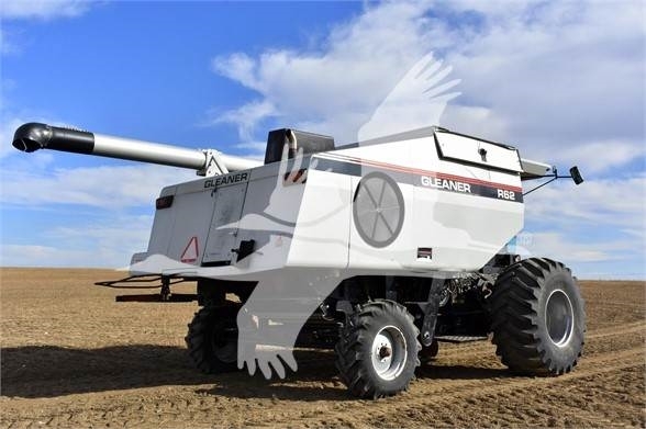 Gleaner R62