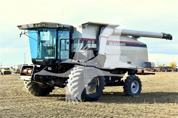 Gleaner R62
