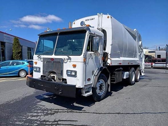 Peterbilt 320