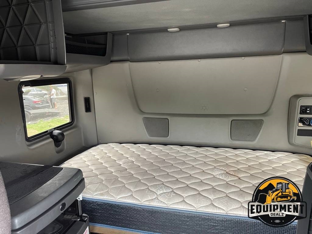 International LT625 Sleeper Semi