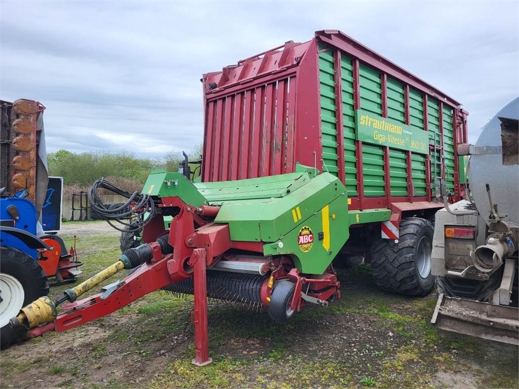 Strautmann GIGA-VITESSE CFS 3602 DO - Self loading trailers ...