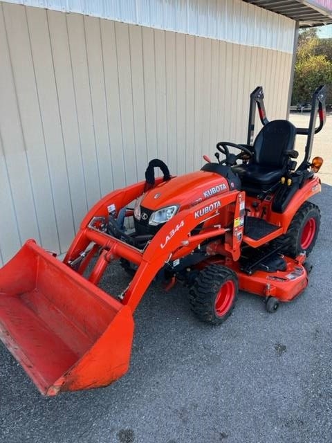 Kubota 4WD Tractors: Loaders, 4x4 & More | Ritchie List