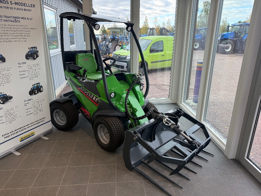 Avant 225 välj till skopa eller gafflar - Kompaktlastare - Lantbruk ...