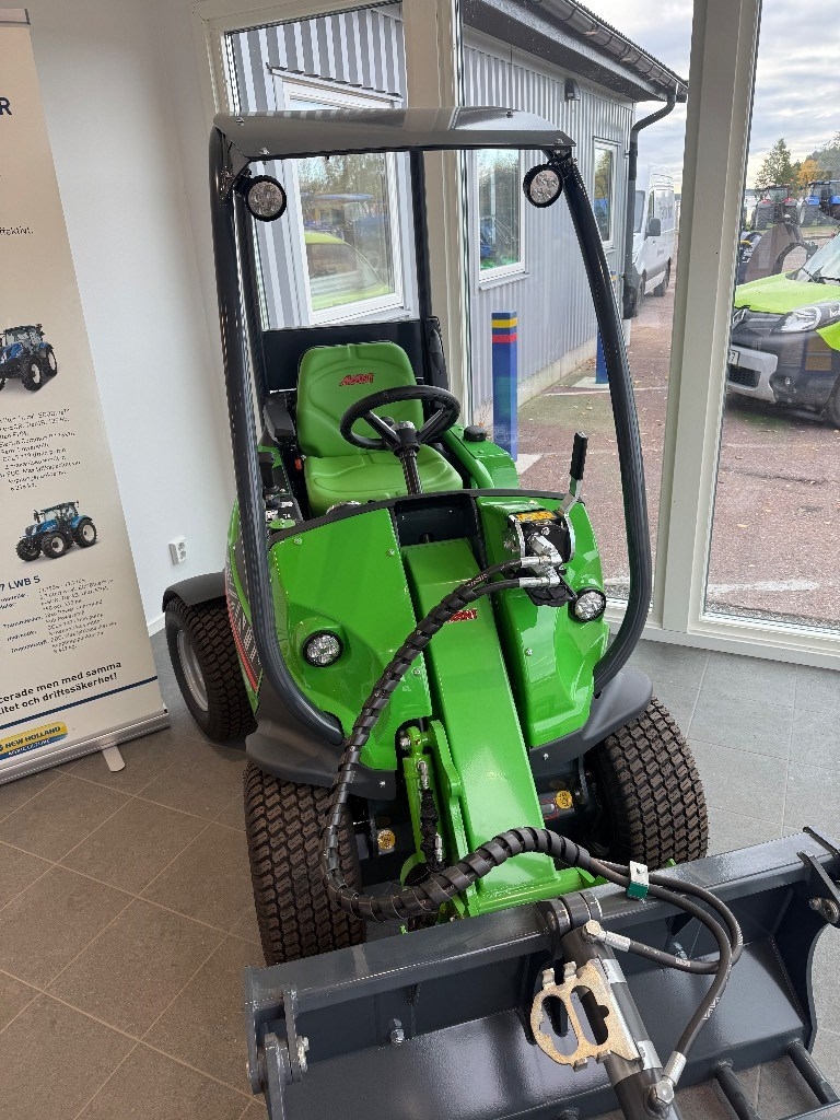 Avant 225 välj till skopa eller gafflar - Kompaktlastare - Lantbruk ...